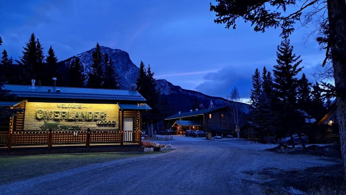 Overlander Mountain Lodge a Jewel of the Canadian Rocky Mountains ...